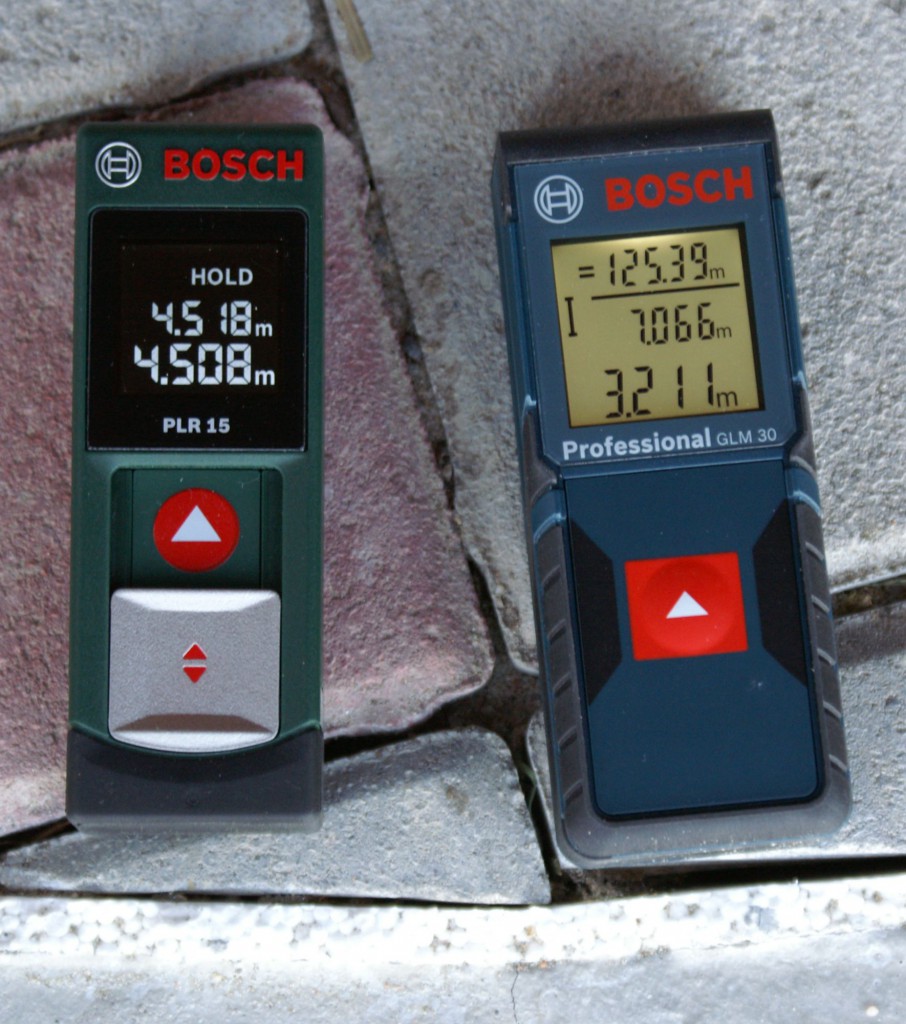 Bosch-GLM-30-PLR-15-auf-Pflastersteinen | Laser-Entfernungsmesser Test